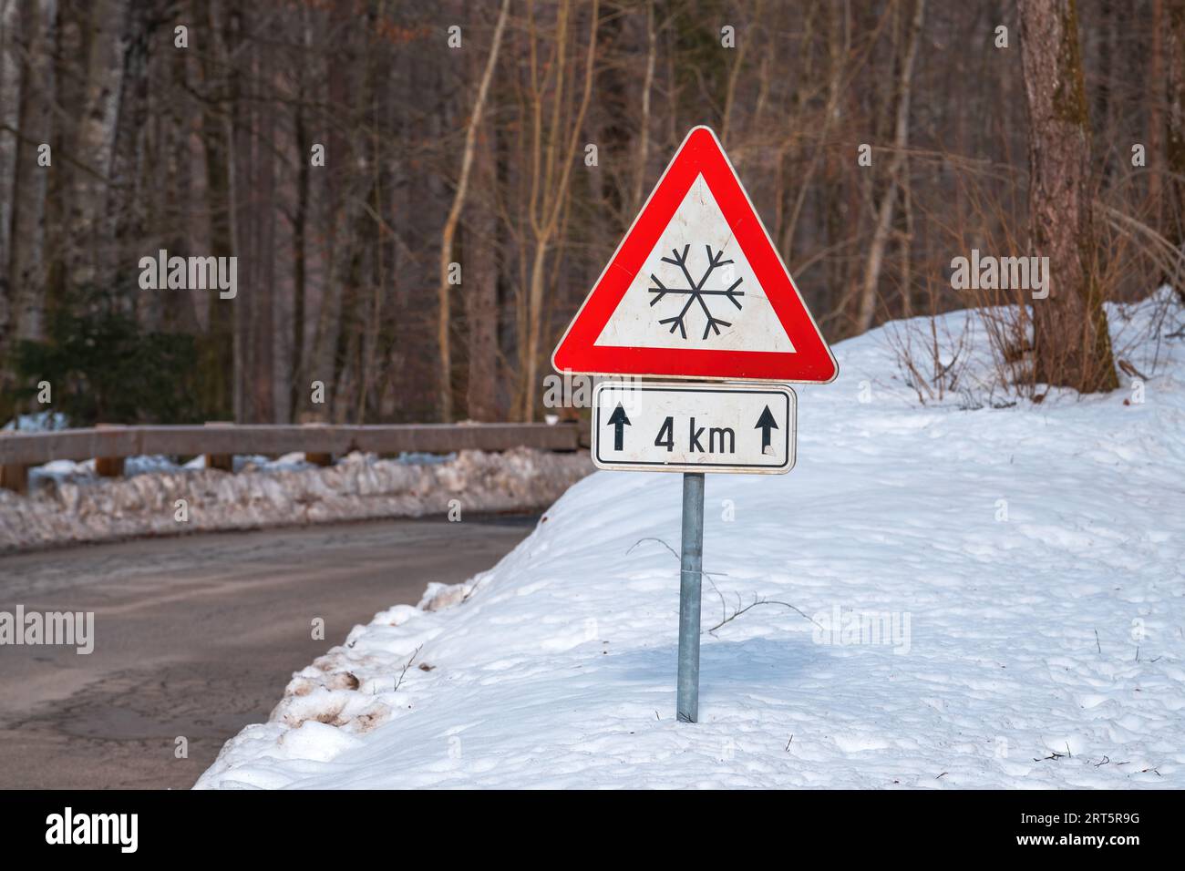 Triangular road sign hi-res stock photography and images - Alamy