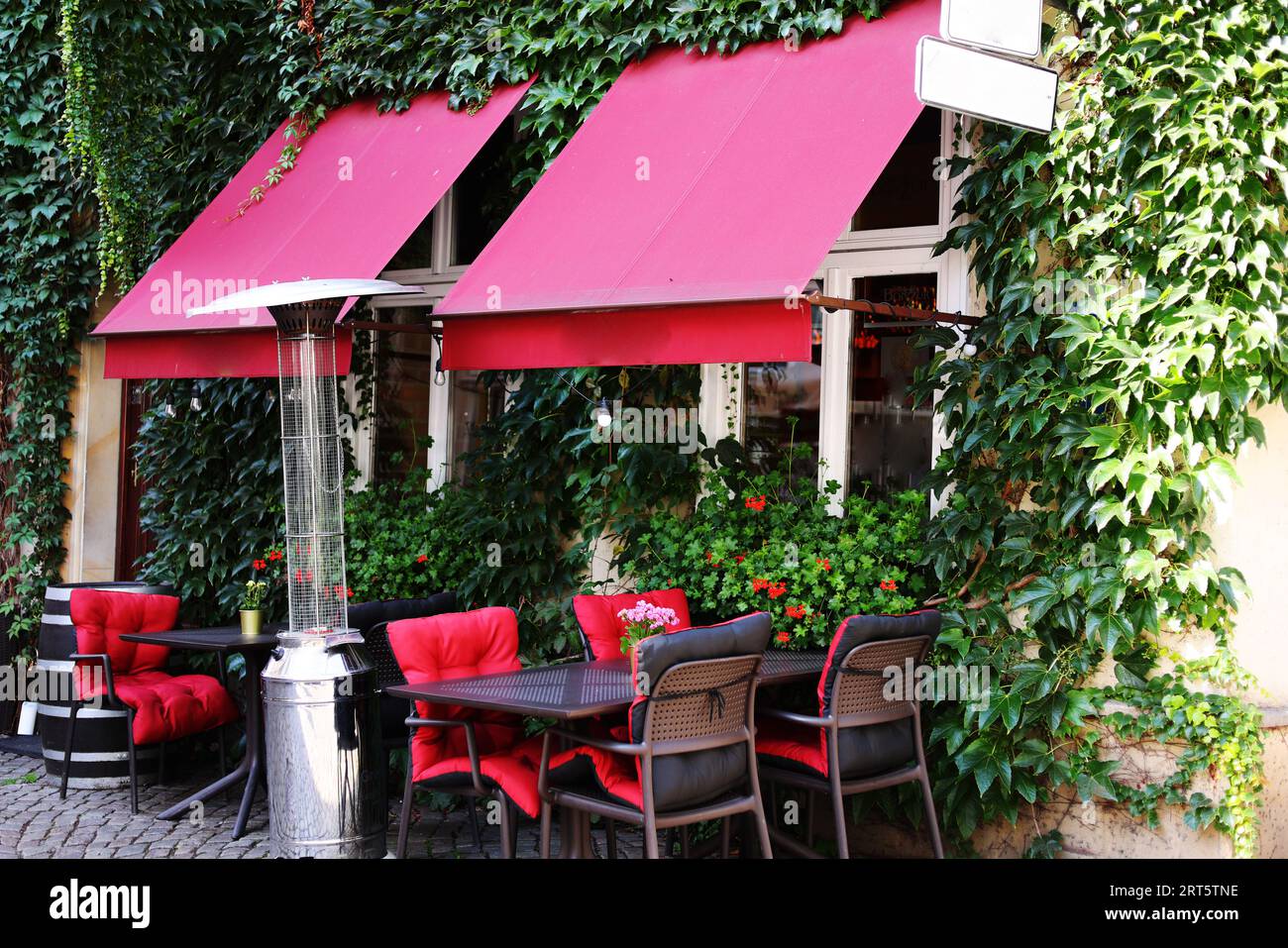 Outdoor cafe terrace vintage hi-res stock photography and images - Alamy