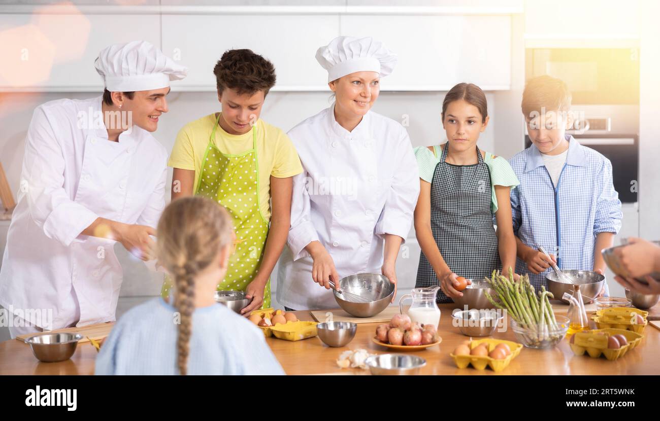 Kitchen rules man woman hi-res stock photography and images - Alamy