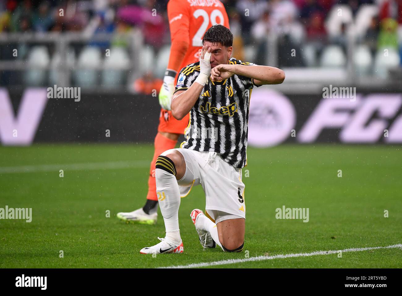 Dusan Vlahovic Juventus Reacts Following A Clash In The Penalty Area