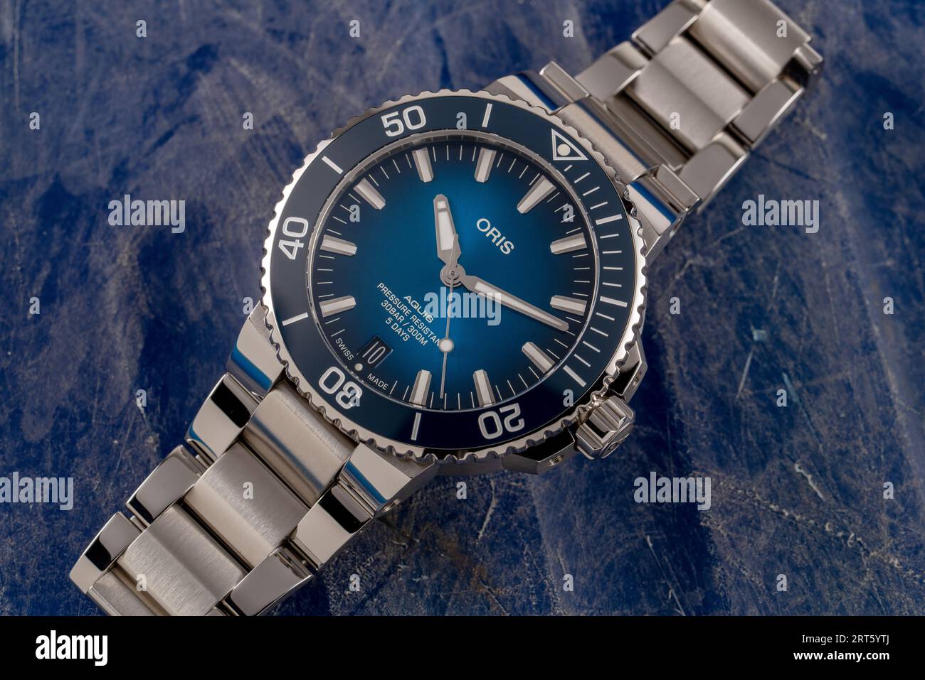 Oris Aquis Date Calibre 400 01 400 7763 4135 Stock Photo - Alamy