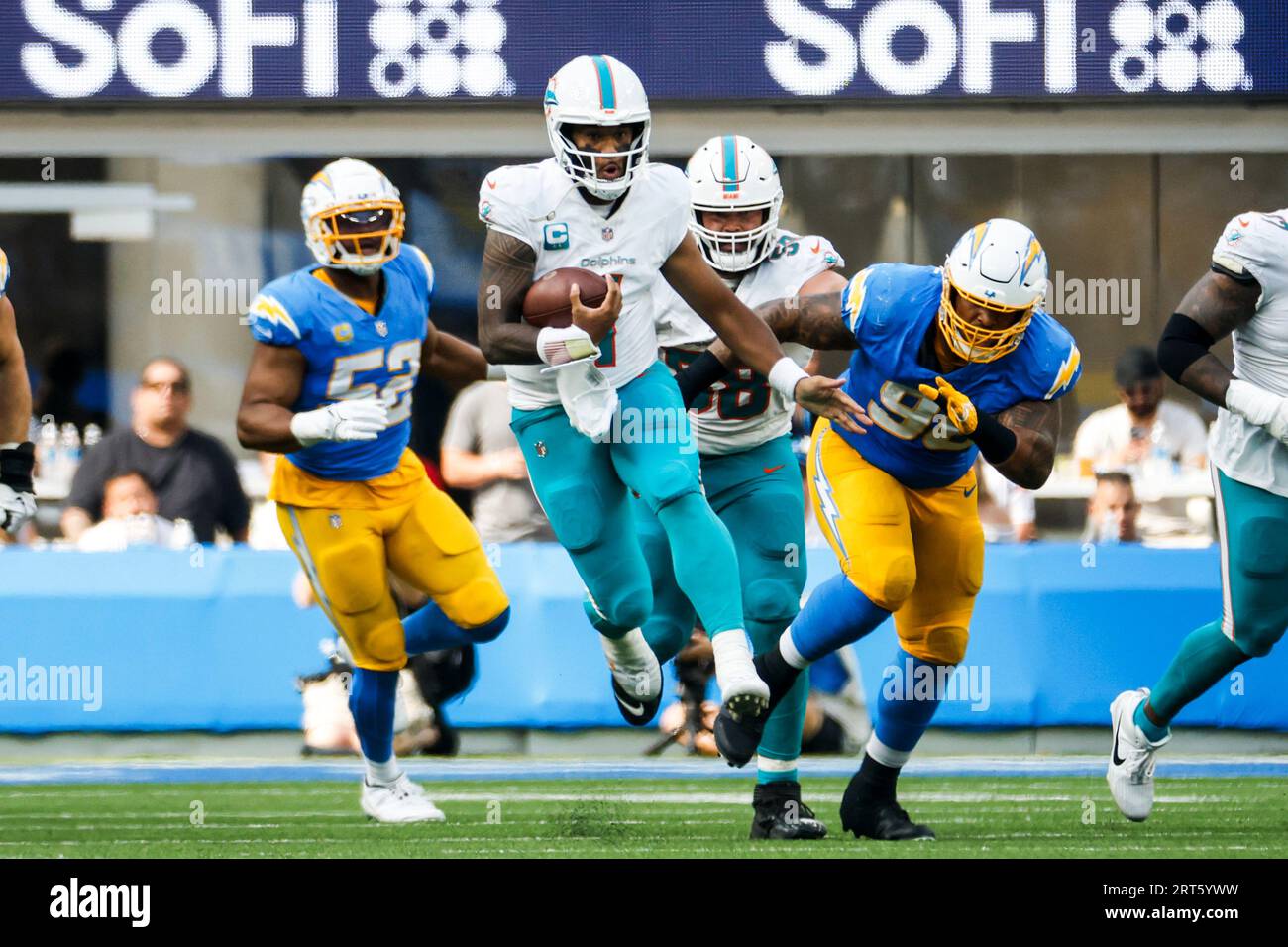 Nfl fighting hi-res stock photography and images - Alamy
