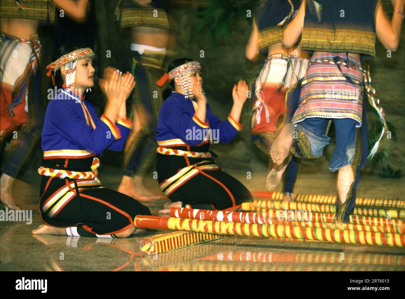 Atayal dancers near Sun-Moon-Lake Stock Photo - Alamy