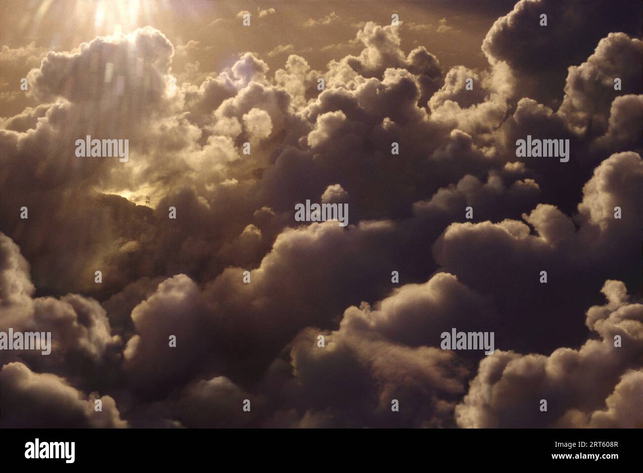 Cumulus clouds over pacific ocean hi-res stock photography and images ...