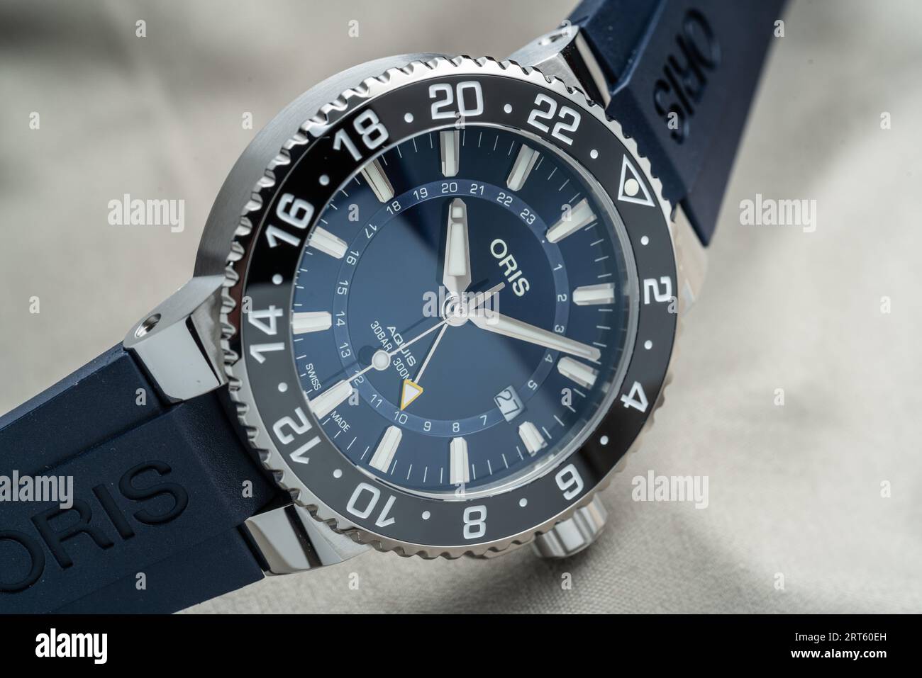 Oris Aquis GMT Date 01 798 7754 4135-07 4 24 64EB Stock Photo - Alamy