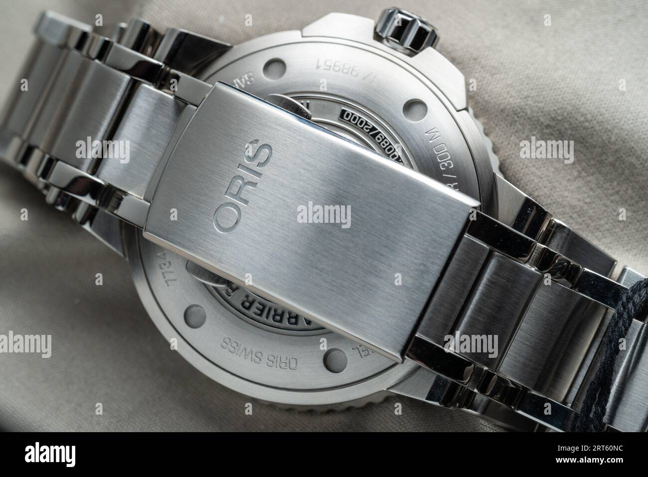 Oris Aquis Great Barrier Reef LE III 01 743 7734 4185 Stock Photo - Alamy