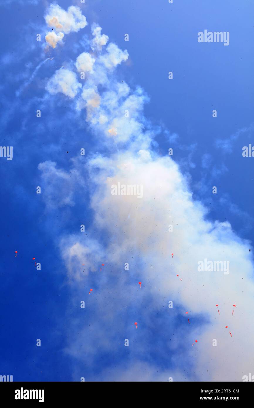Firecracker smoke hi-res stock photography and images - Alamy