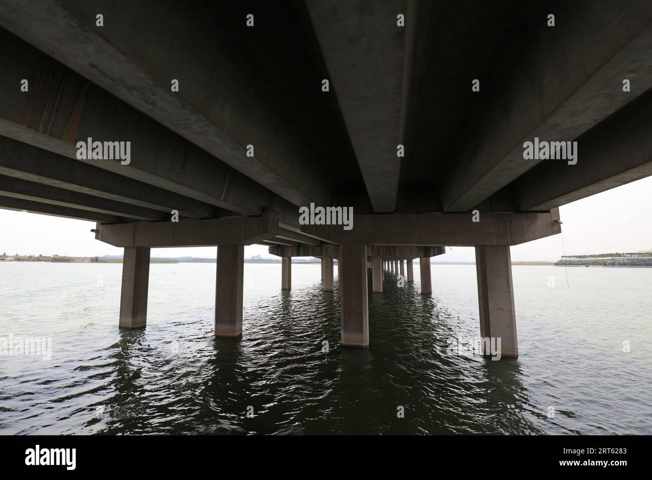 Strong bridges hi-res stock photography and images - Alamy