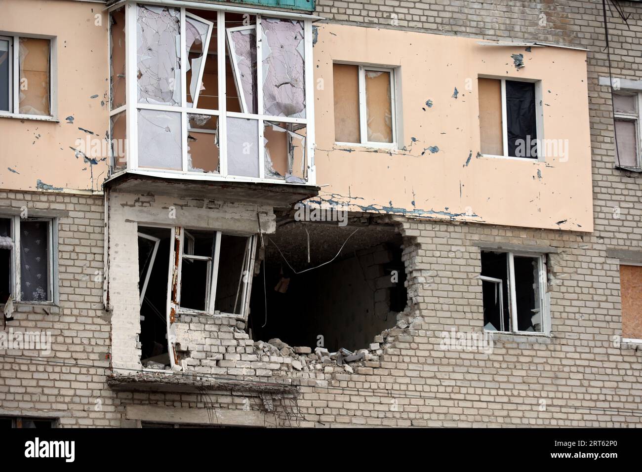 IZIUM, UKRAINE - SEPTEMBER 10, 2023 - An apartment block shows damage ...