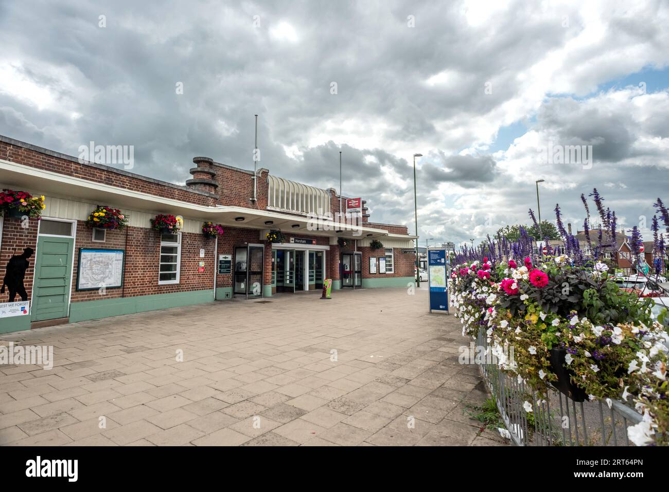 Horsham station hi-res stock photography and images - Alamy