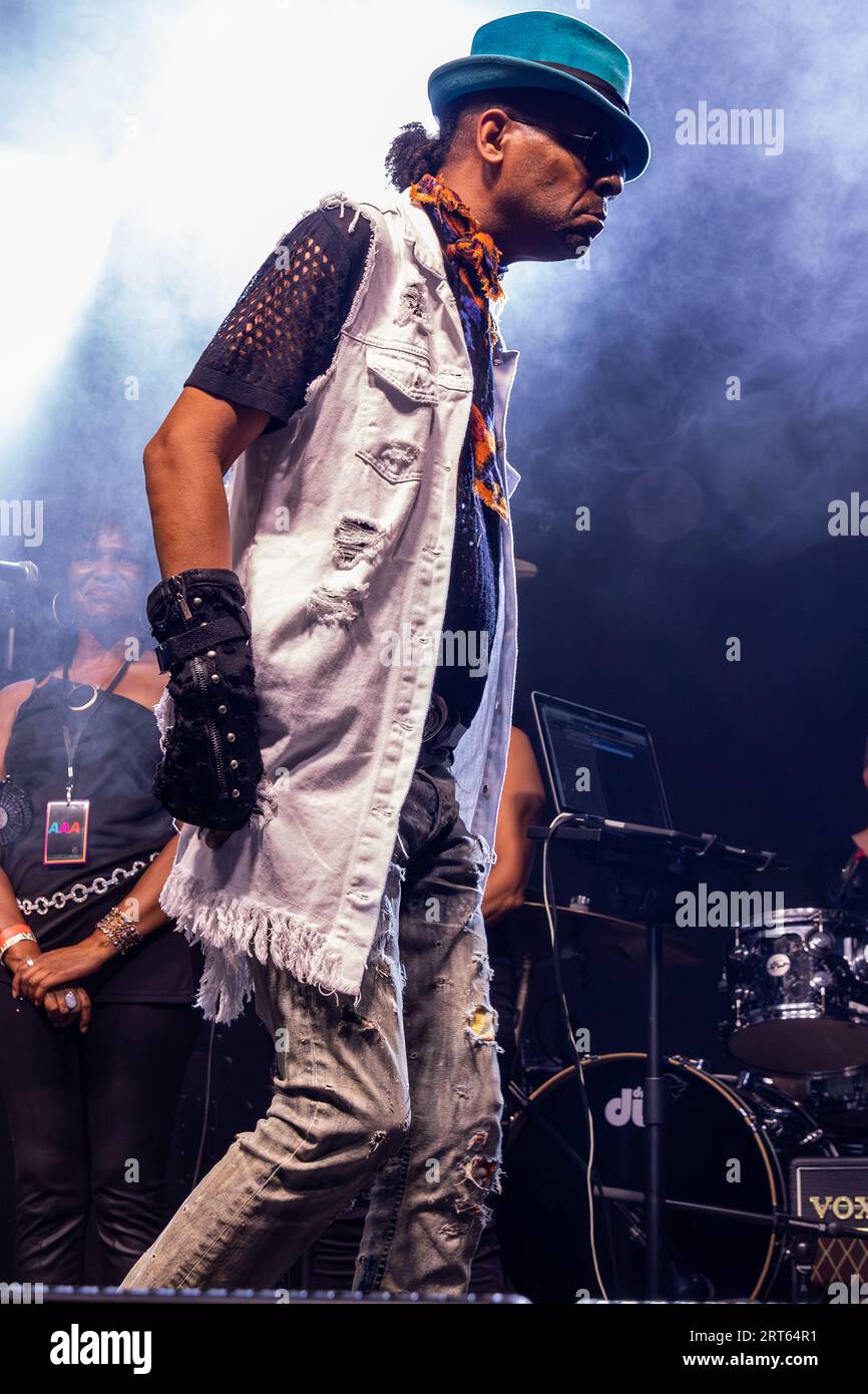 London, UK. 9th September, 2023. Jeffrey Daniel of Shalamar performs the backslide, also known ...