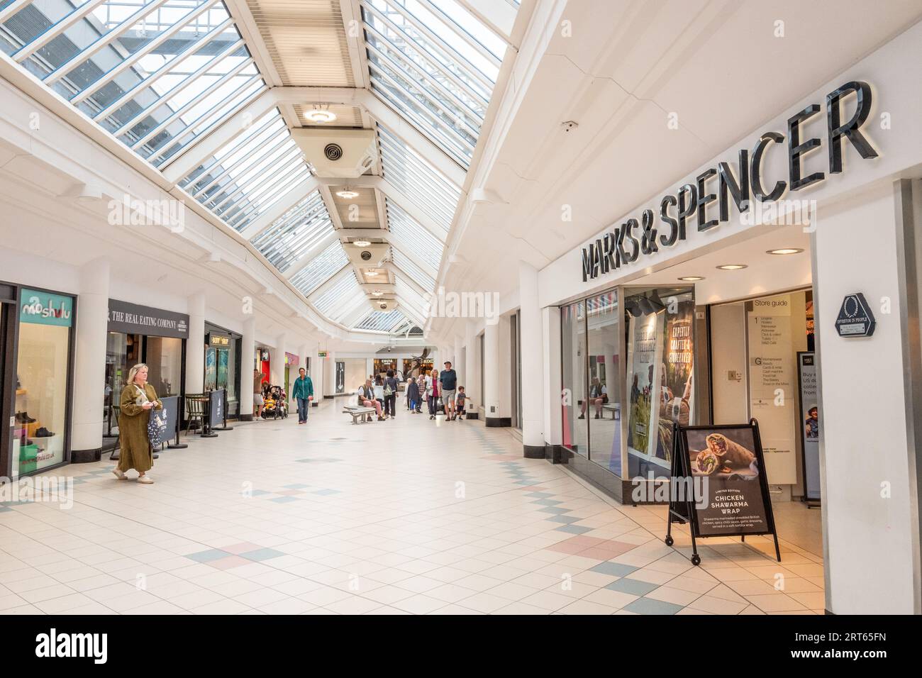 Horsham, August 30th 2023: Swan Walk shopping mall Stock Photo - Alamy