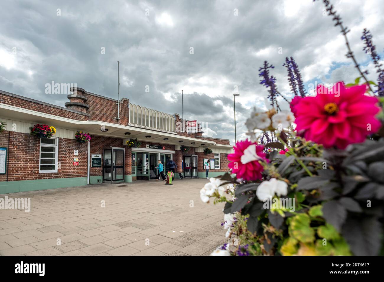 Horsham station hi-res stock photography and images - Alamy
