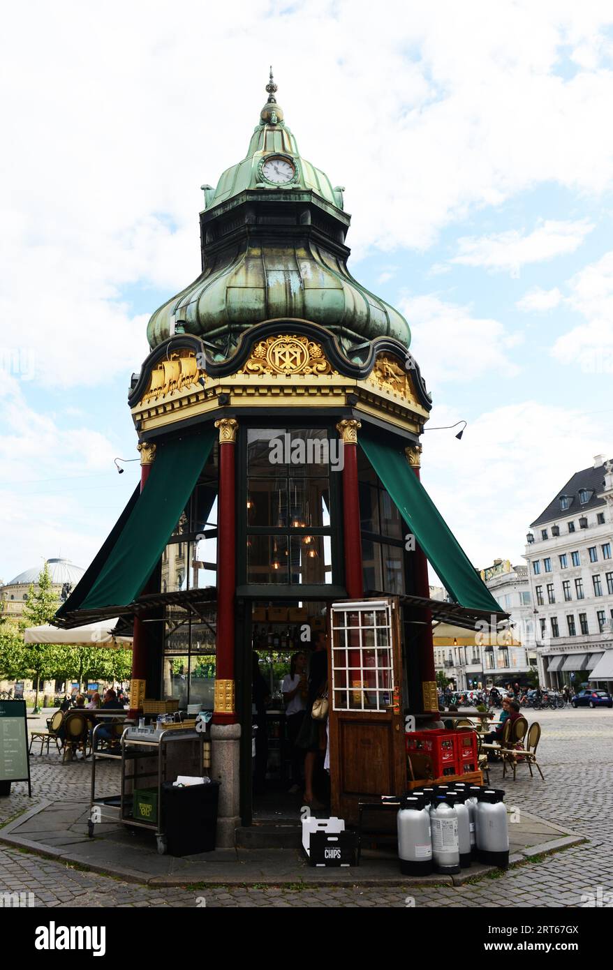 The old baroque kiosk from 1913 transformed in coffee bar / restaurant ...
