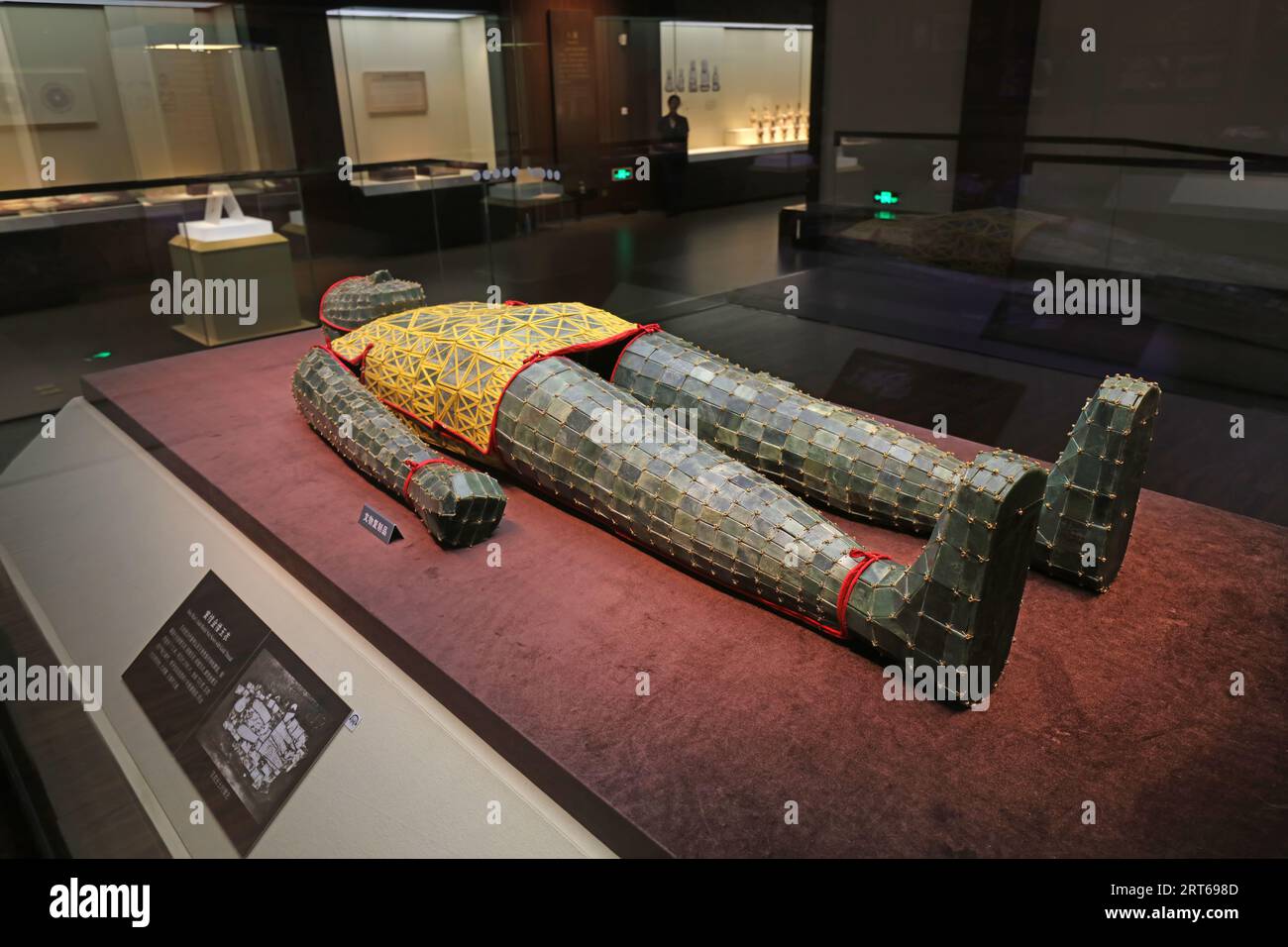 Chinese jade suit hi-res stock photography and images - Alamy