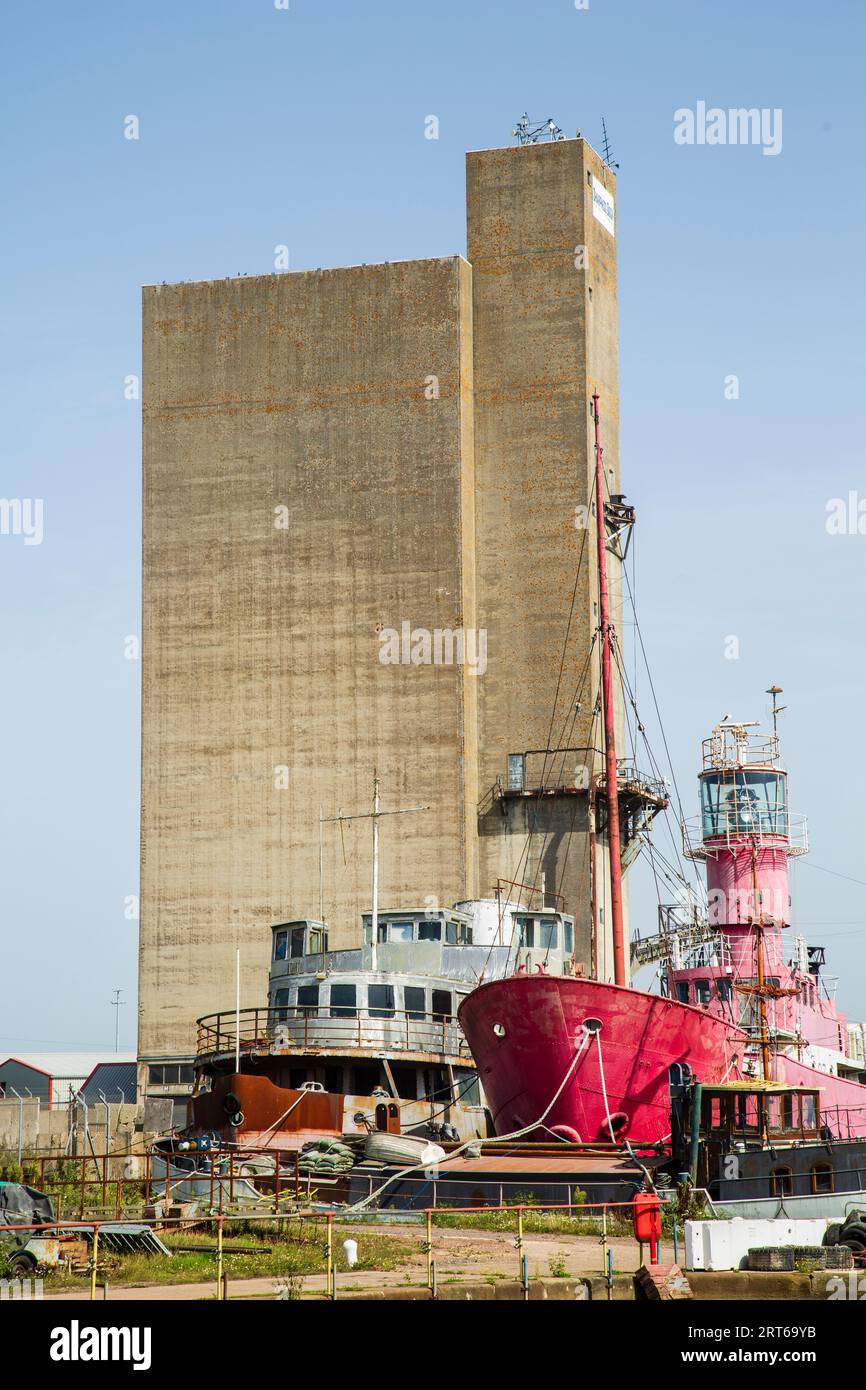 Derelict ships hi-res stock photography and images - Alamy