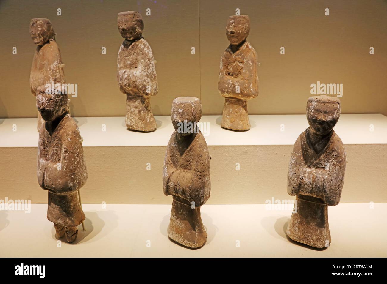 Old chinese ceramic figurines hi-res stock photography and images - Alamy