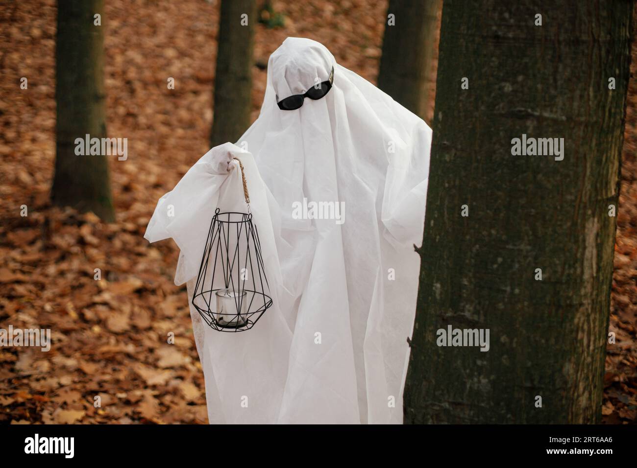 Peeking ghost hi-res stock photography and images - Alamy