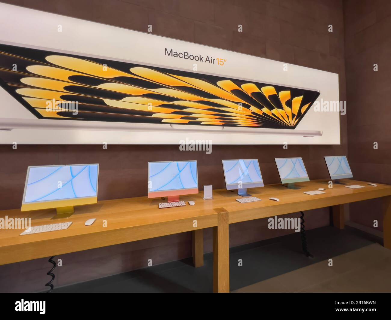 Customer boasts hi-res stock photography and images - Alamy