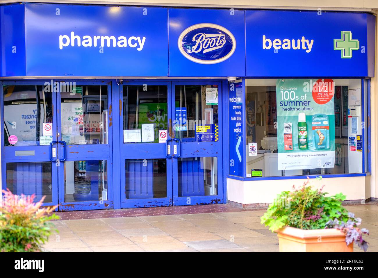 Pharmacy window display hi-res stock photography and images - Alamy