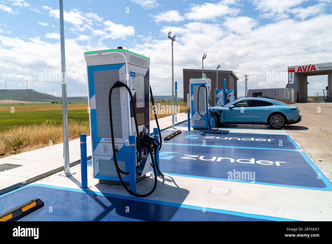Zunder EV charging station, Torquemada Spain Stock Photo - Alamy