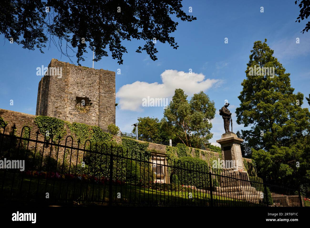 Clitheroe castle and war memorial Lancashire Stock Photo - Alamy