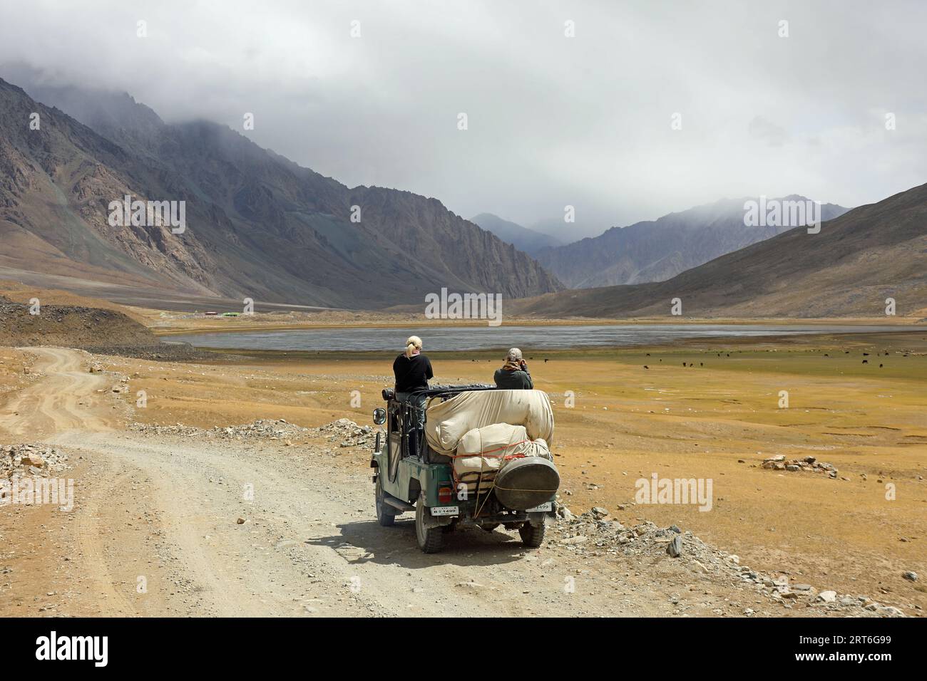 Tourists on the Shandur Pass in Khyber Pakhtunkhwa Stock Photo - Alamy
