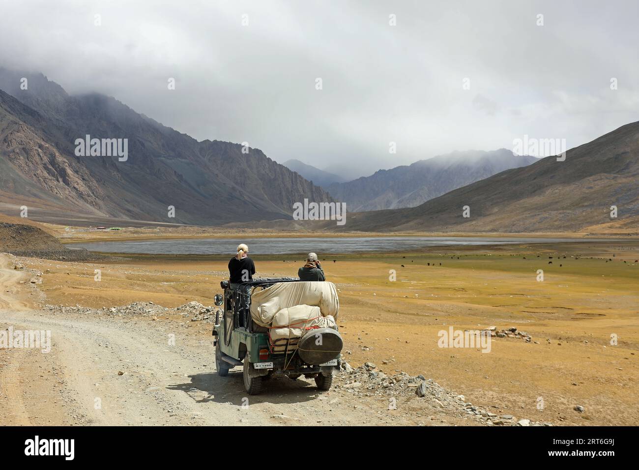 Tourists on the Shandur Pass in Khyber Pakhtunkhwa Stock Photo - Alamy