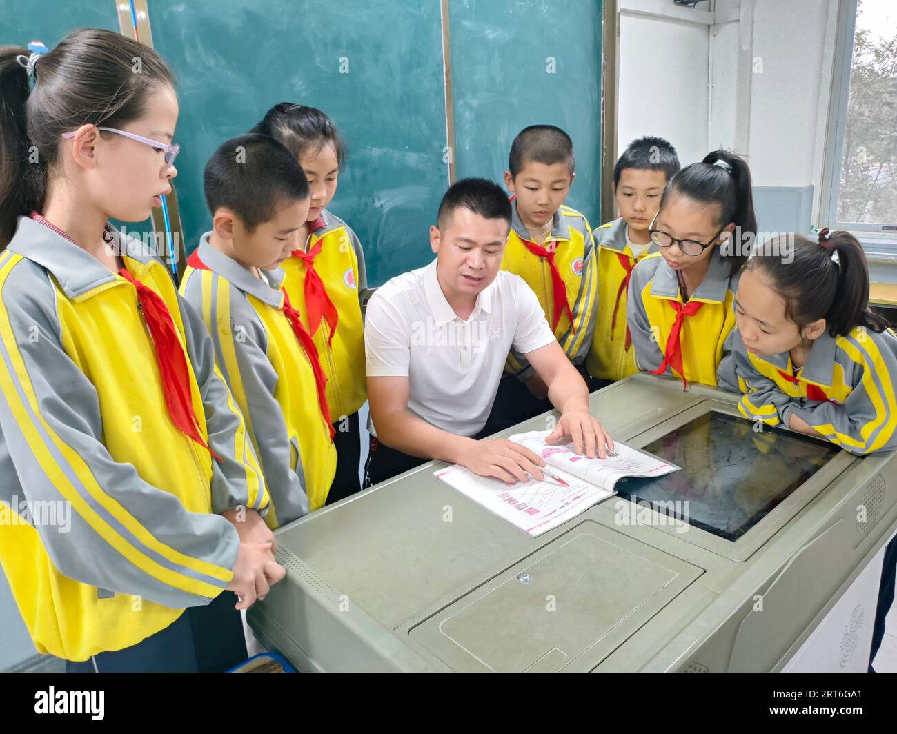 Wuzhong, China's Ningxia Hui Autonomous Region. 8th Sep, 2023. Li Junpeng teaches students at a ...
