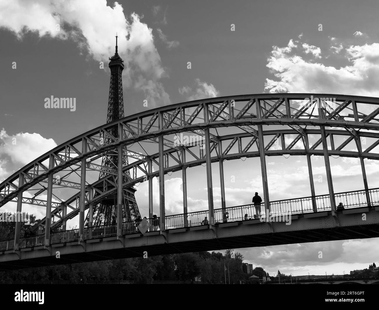 Passerelle Debilly Footbridge Crossing the River Seine, with Eiffel ...