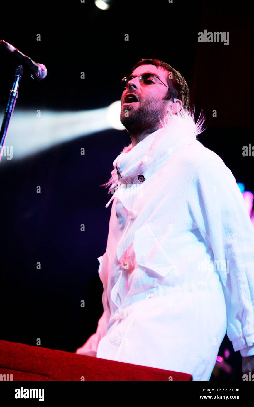 Oasis performing at Glastonbury Festival in 2004 Stock Photo - Alamy