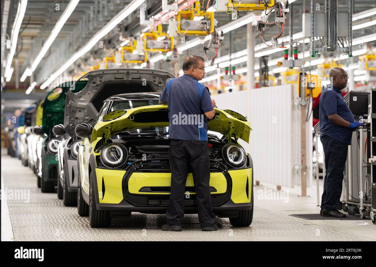 Bmw oxford mini production line hi-res stock photography and images - Alamy