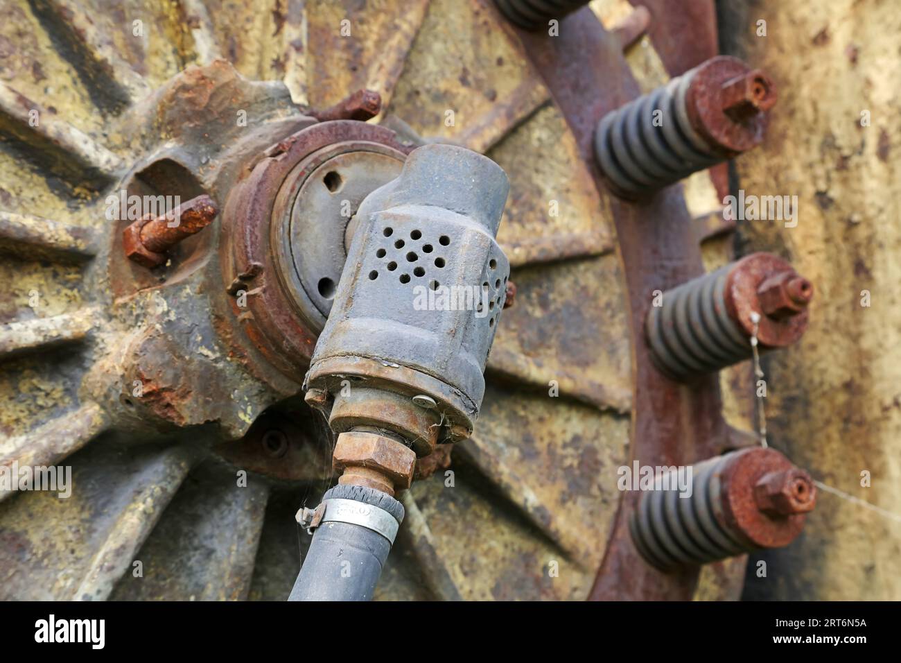 Rusting machinery hi-res stock photography and images - Alamy