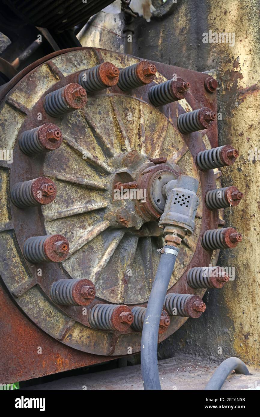 Rusting machinery hi-res stock photography and images - Alamy