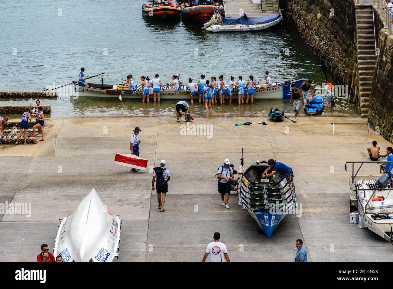 Trainera rowing hi-res stock photography and images - Alamy