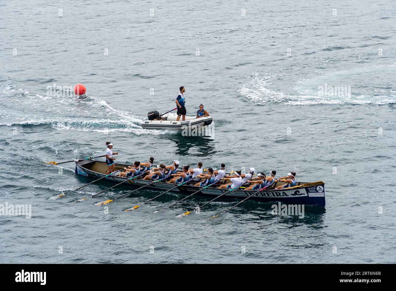 Trainera rowing hi-res stock photography and images - Alamy