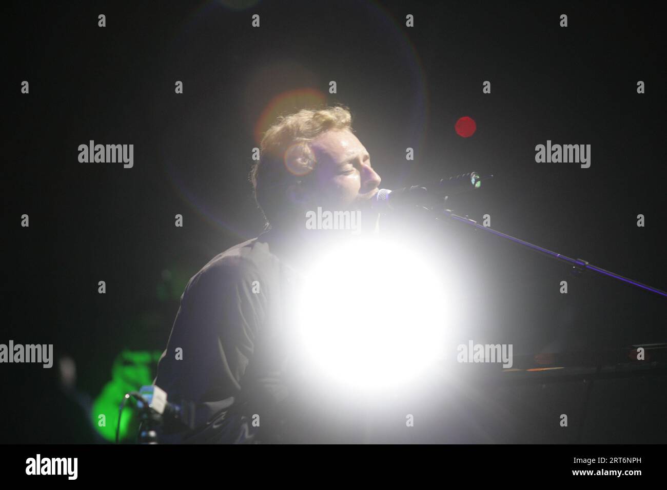 Coldplay performing at Glastonbury Festival in 2005 Stock Photo - Alamy