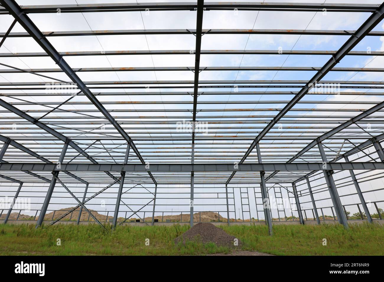 Steel frame of industrial factory building Stock Photo - Alamy