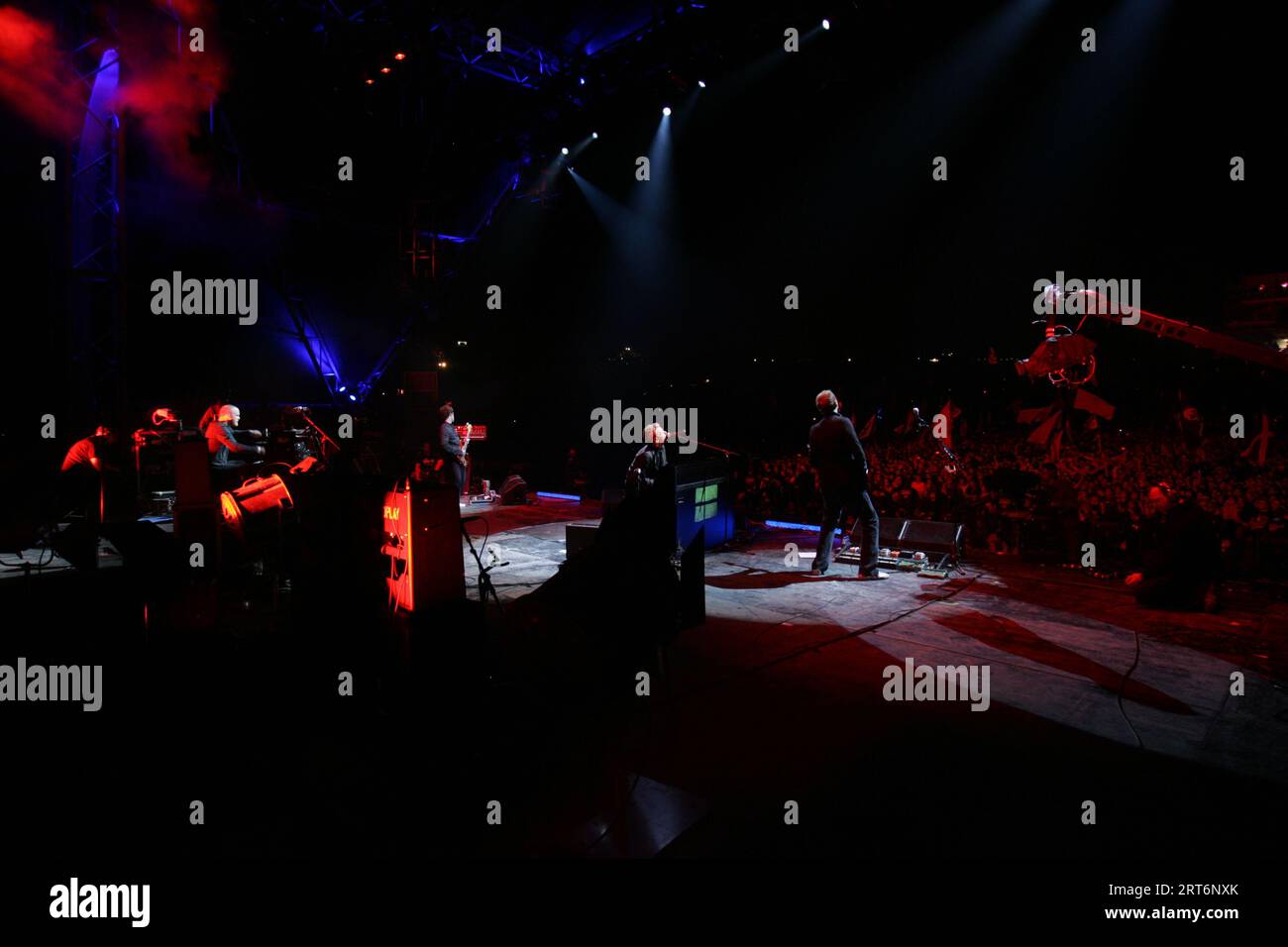 Coldplay performing at Glastonbury Festival in 2005 Stock Photo - Alamy