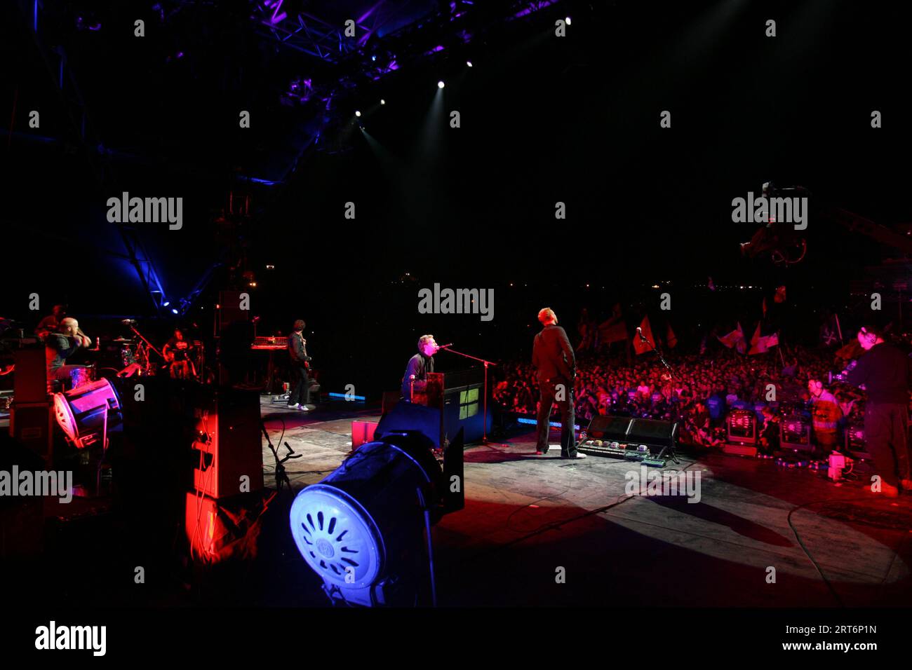 Coldplay performing at Glastonbury Festival in 2005 Stock Photo - Alamy