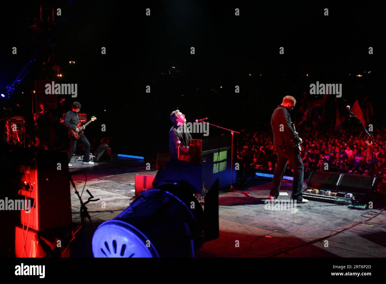 Coldplay performing at Glastonbury Festival in 2005 Stock Photo - Alamy