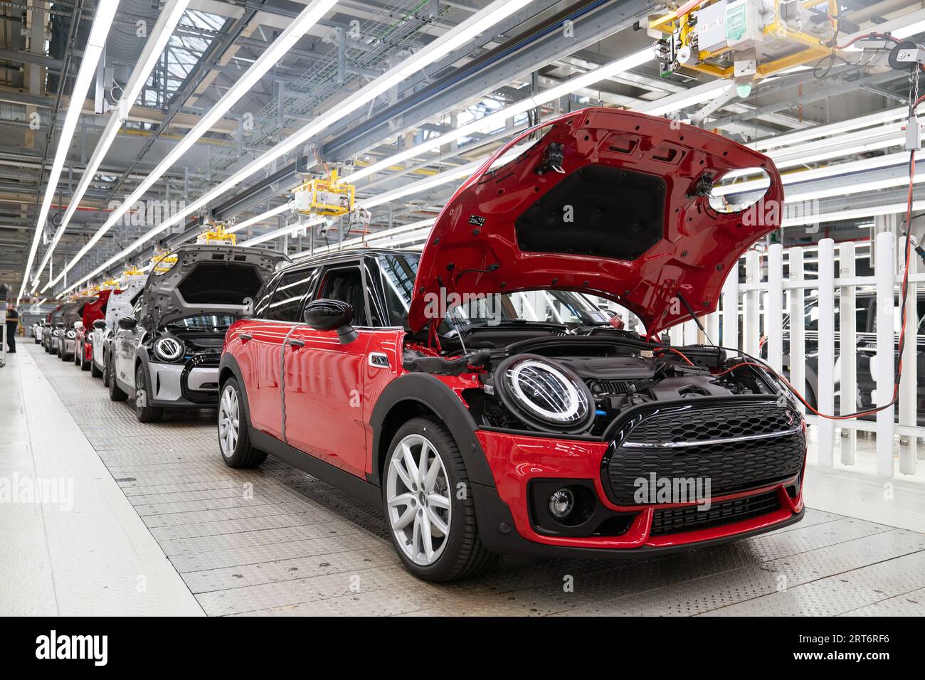 At the cowley bmw plant in oxford hi-res stock photography and images ...
