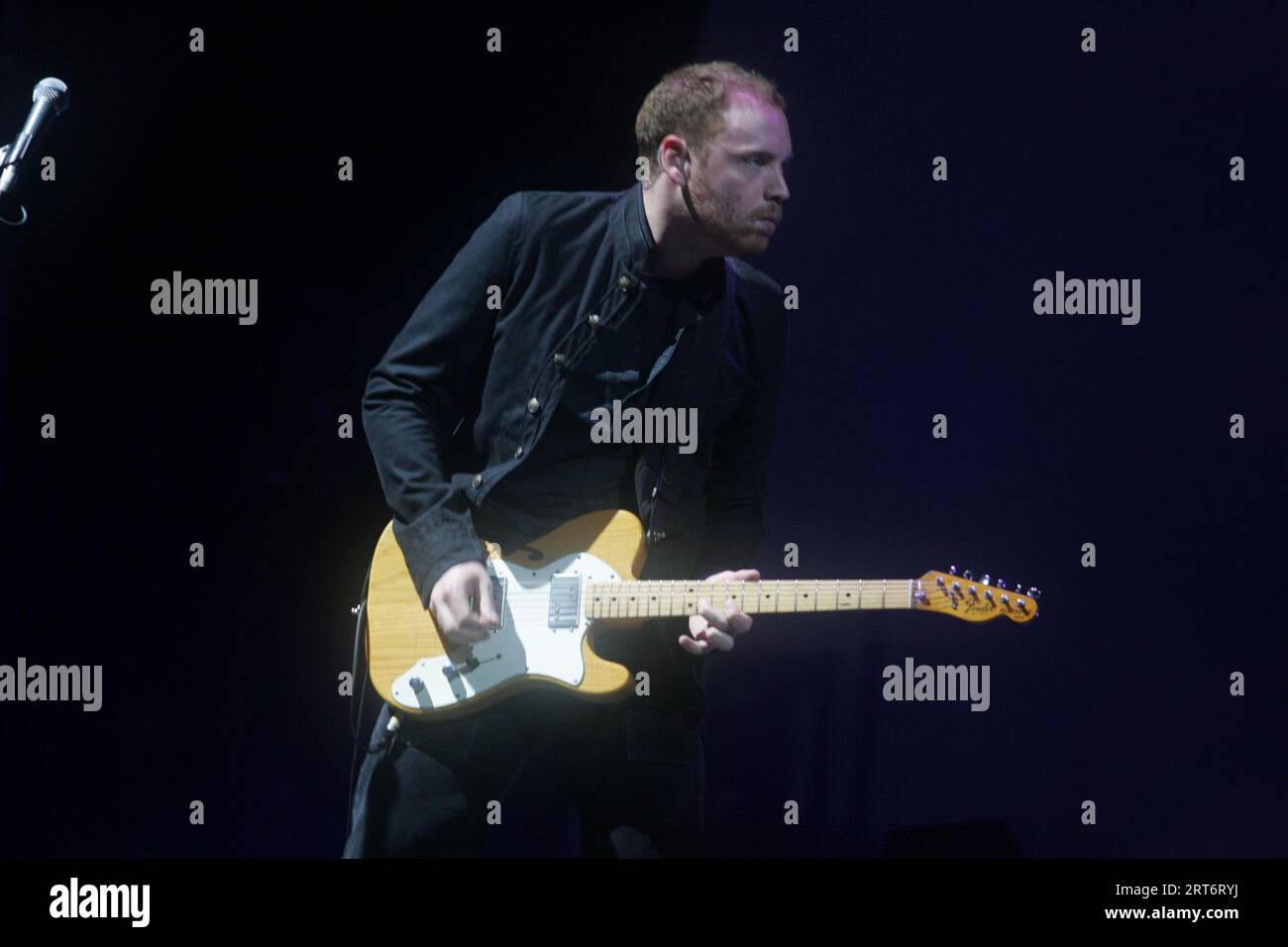 Coldplay performing at Glastonbury Festival in 2005 Stock Photo - Alamy