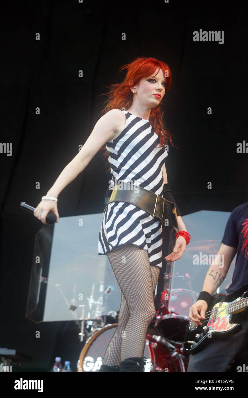 Garbage performing at Glastonbury Festival 2005 Stock Photo - Alamy