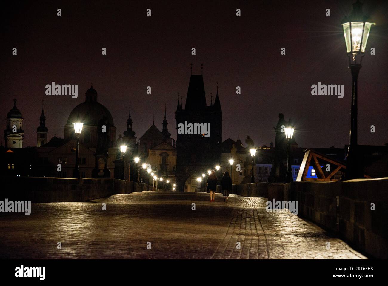 Medieval pedestrian only Charles Bridge in Prague, Czech Republic Stock Photo - Alamy