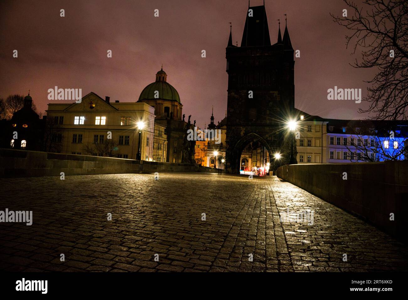 Medieval pedestrian only Charles Bridge in Prague, Czech Republic Stock Photo - Alamy