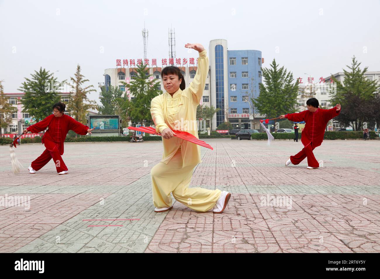 Chinese martial arts fan hi-res stock photography and images - Alamy
