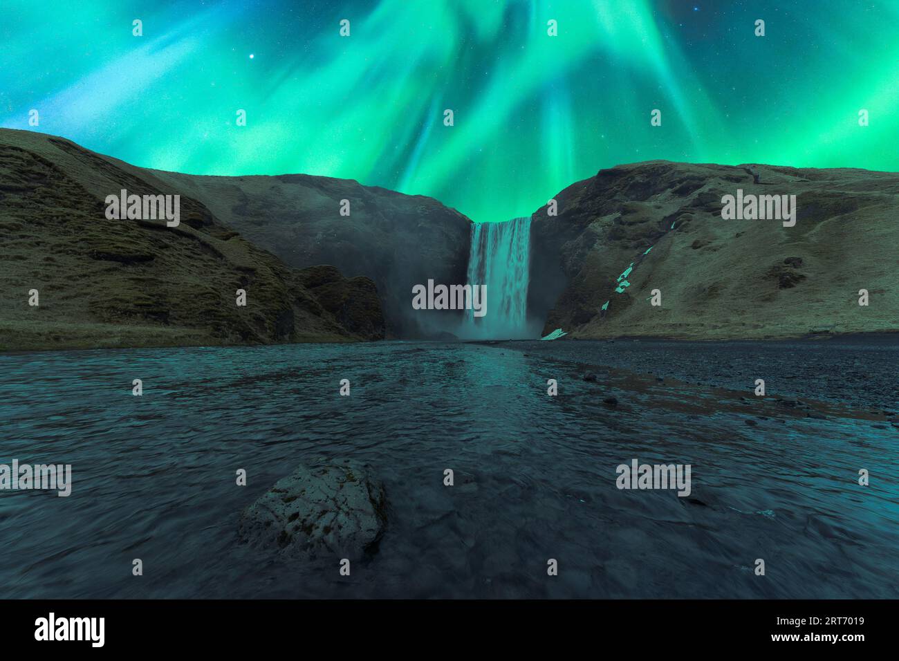 Skogafoss waterfall aurora hi-res stock photography and images - Alamy