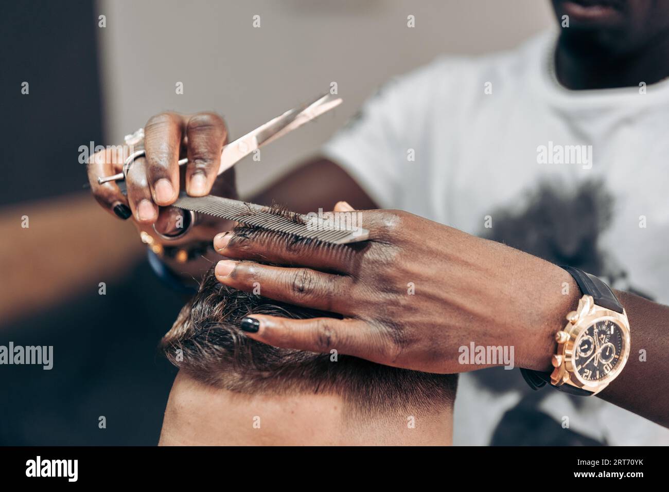African american barber with scissors hi-res stock photography and ...