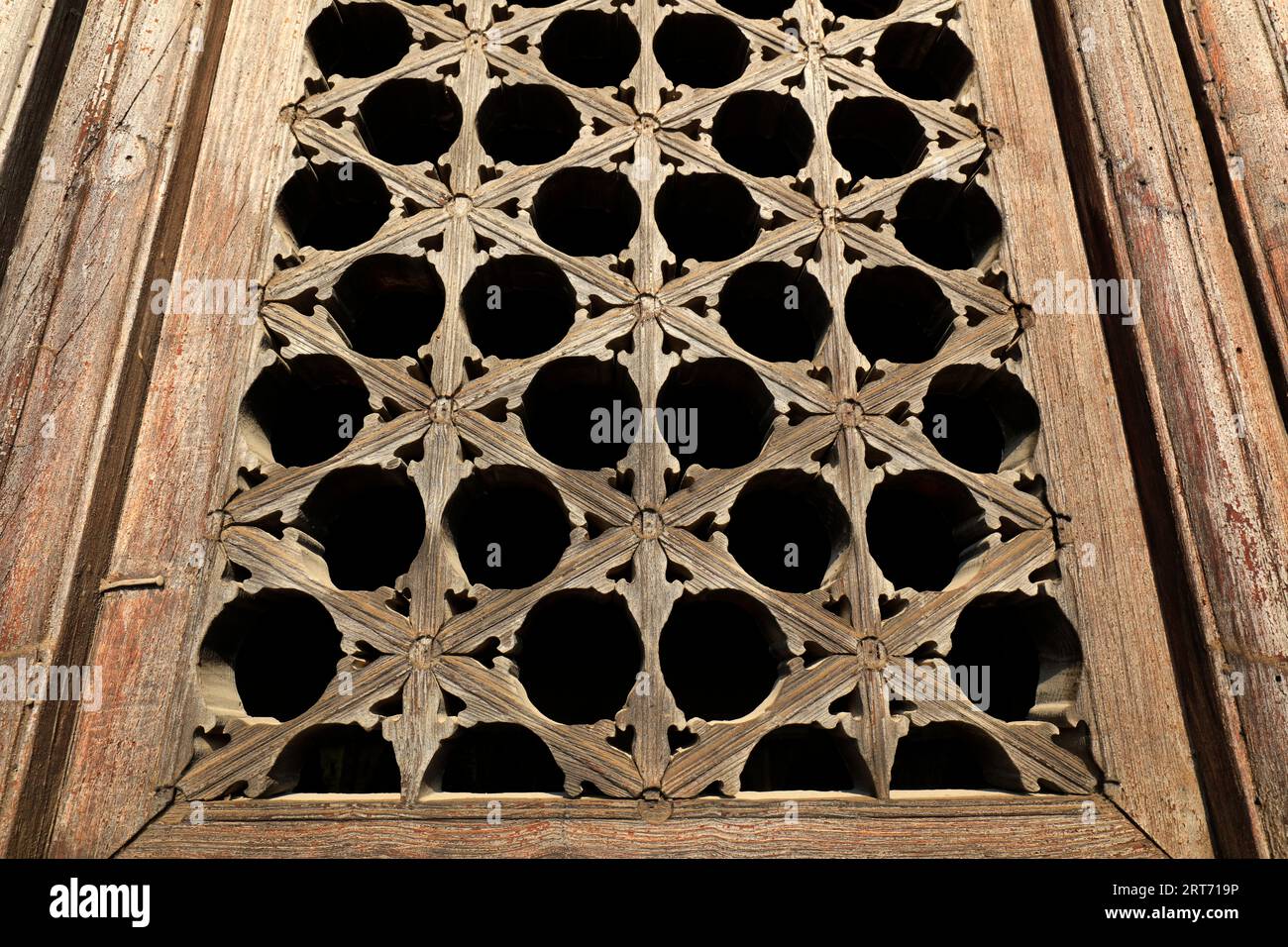 Chinese traditional wood-based carved window lattice Stock Photo - Alamy